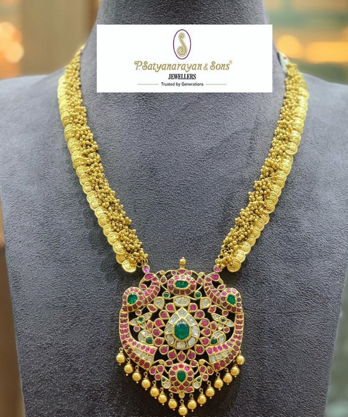 Gold Swirsl Kasu Haram with Kundan Lockets - Jewellery Designs