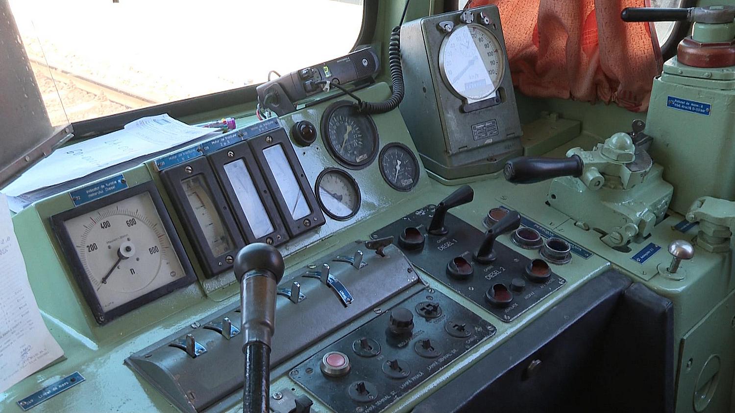 Prima locomotiva diesel electrica 060-DA din Romania, intrata in ...