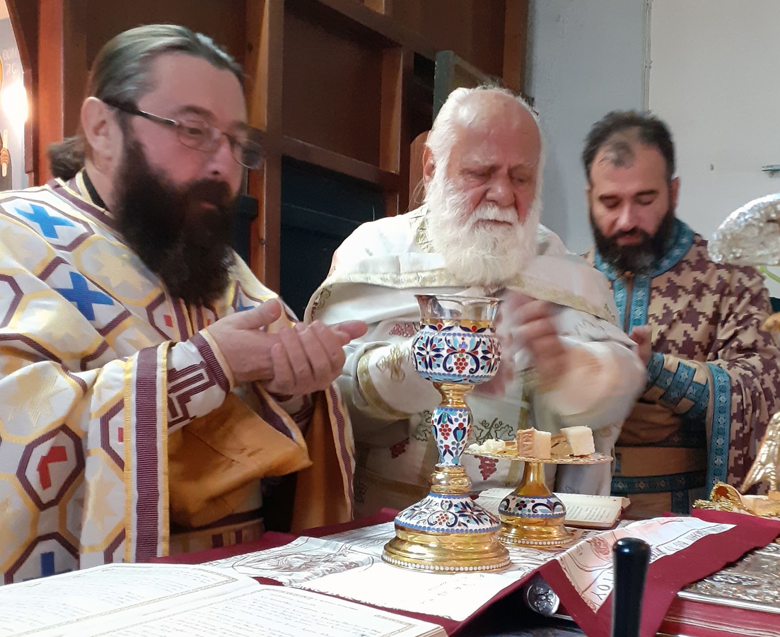 Άγιος Νεκτάριος Κρέντης. Άγραφα | Ευρυτανία | Καρπενήσι: ΜΕ ΛΑΜΠΡΟΤΗΤΑ ...