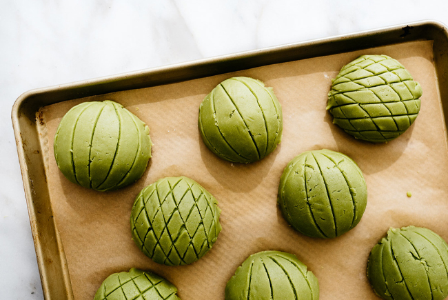[Japanese Recipes] Matcha Melon Pan (Sweet Bread Buns) - All Asian Recipes For You