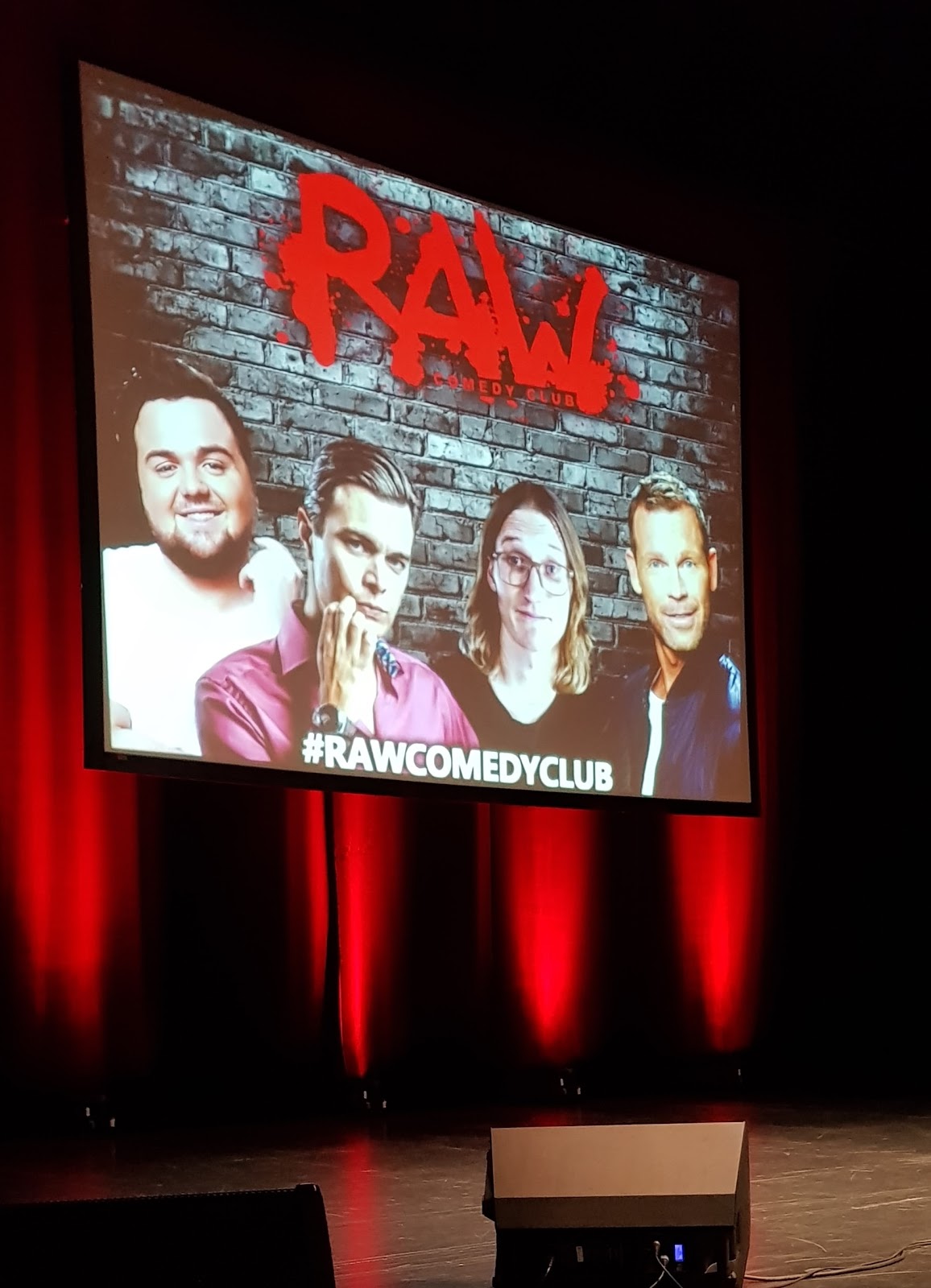 Knyppeltanten: Raw Comedy Club