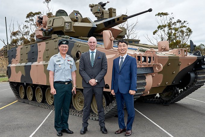 CIRCULO TRUBIA: MAS FOTOS DEL REDBACK EN AUSTRALIA