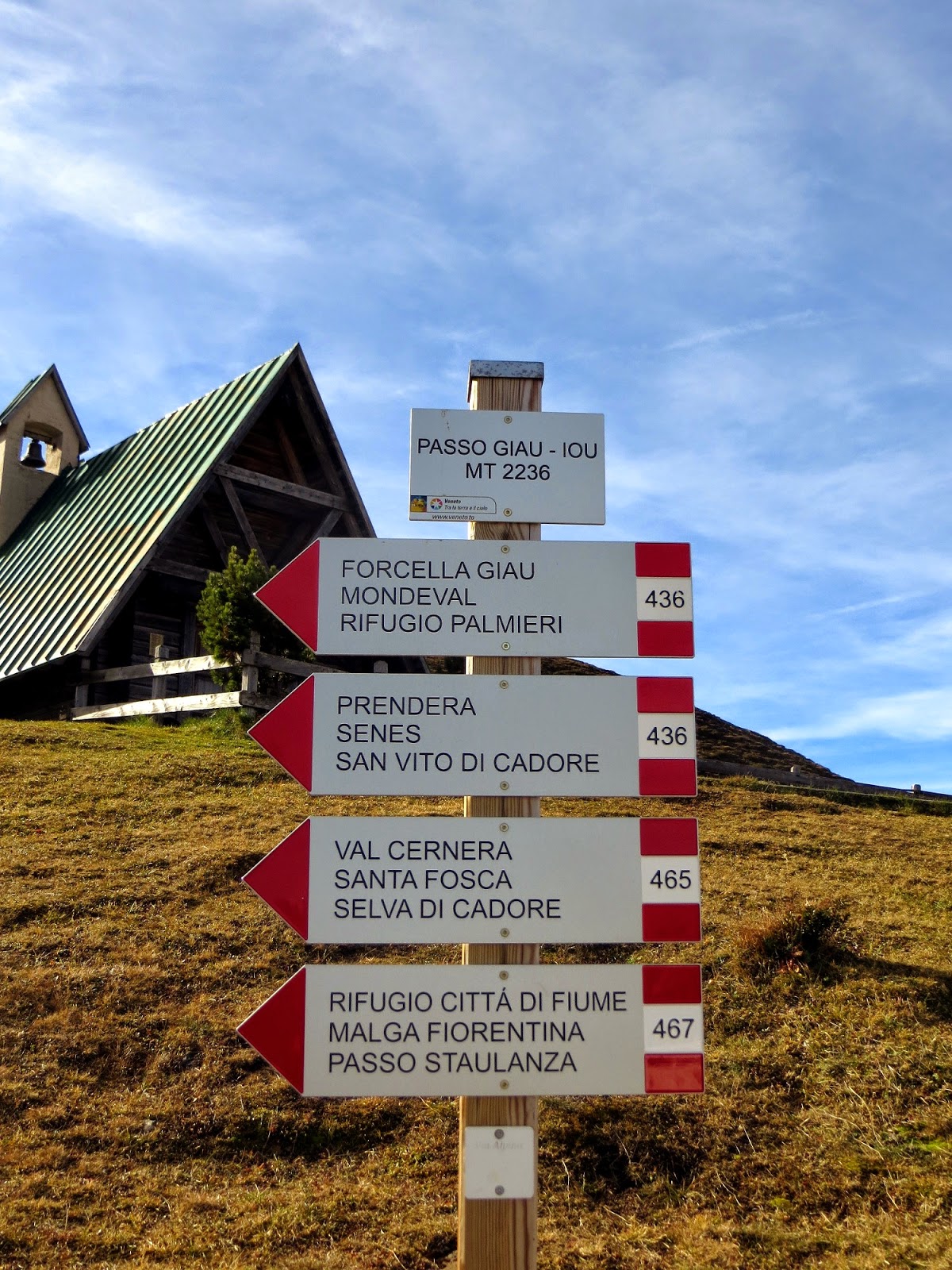 Escursione a Mondeval e al lago delle Baste da Passo Giau - Montagna di ...