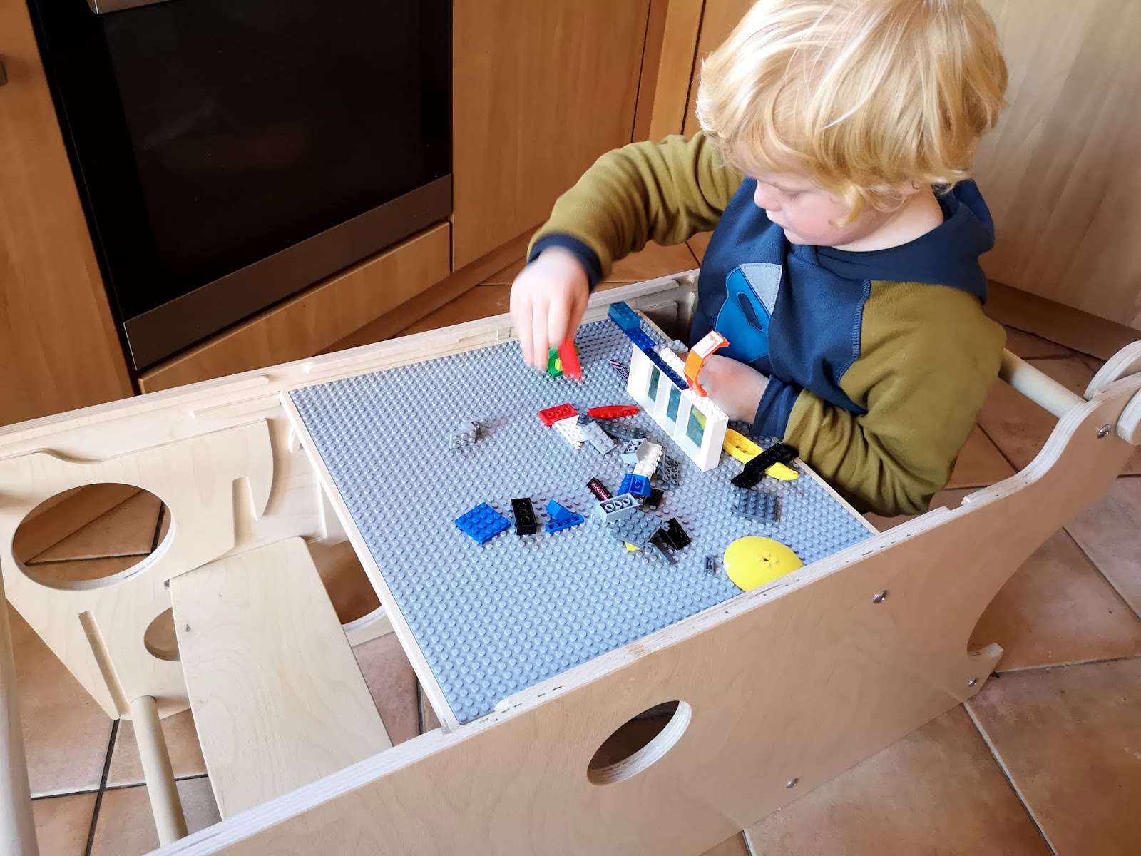 Der Multifunktionale Learning Tower Von Leea Lernturm Hochstuhl der-multifunktionale-learning-tower-von-leea-lernturm-hochstuhl