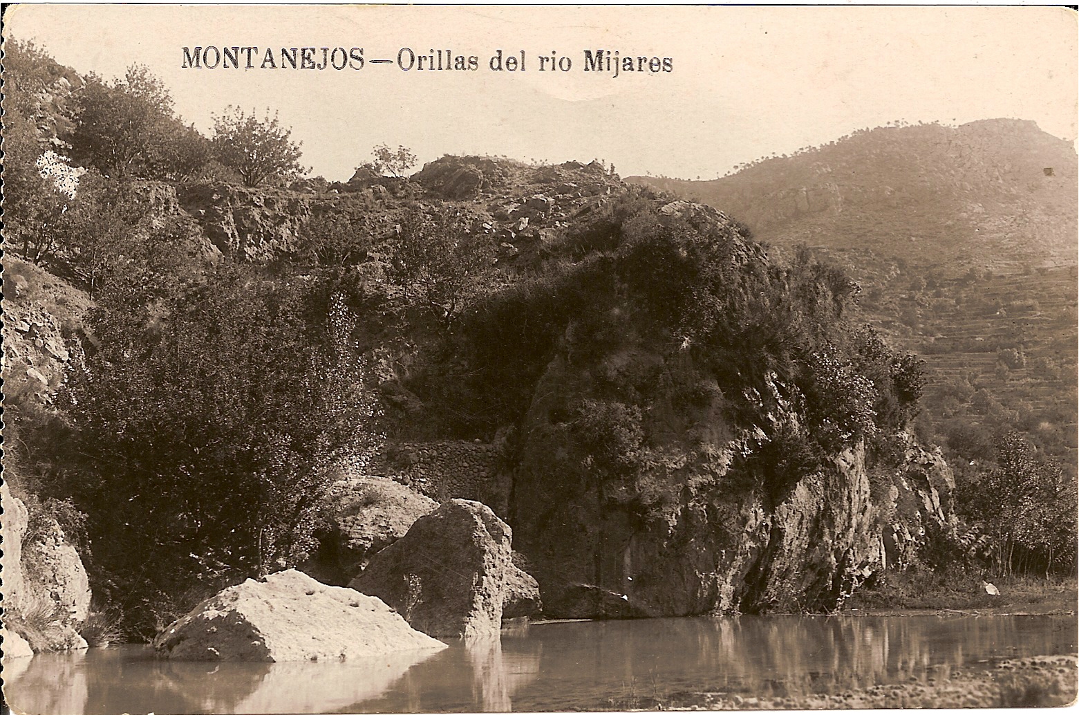 CAMINANDO HACIA LAS ALTURAS: MONTANEJOS EN EL RECUERDO