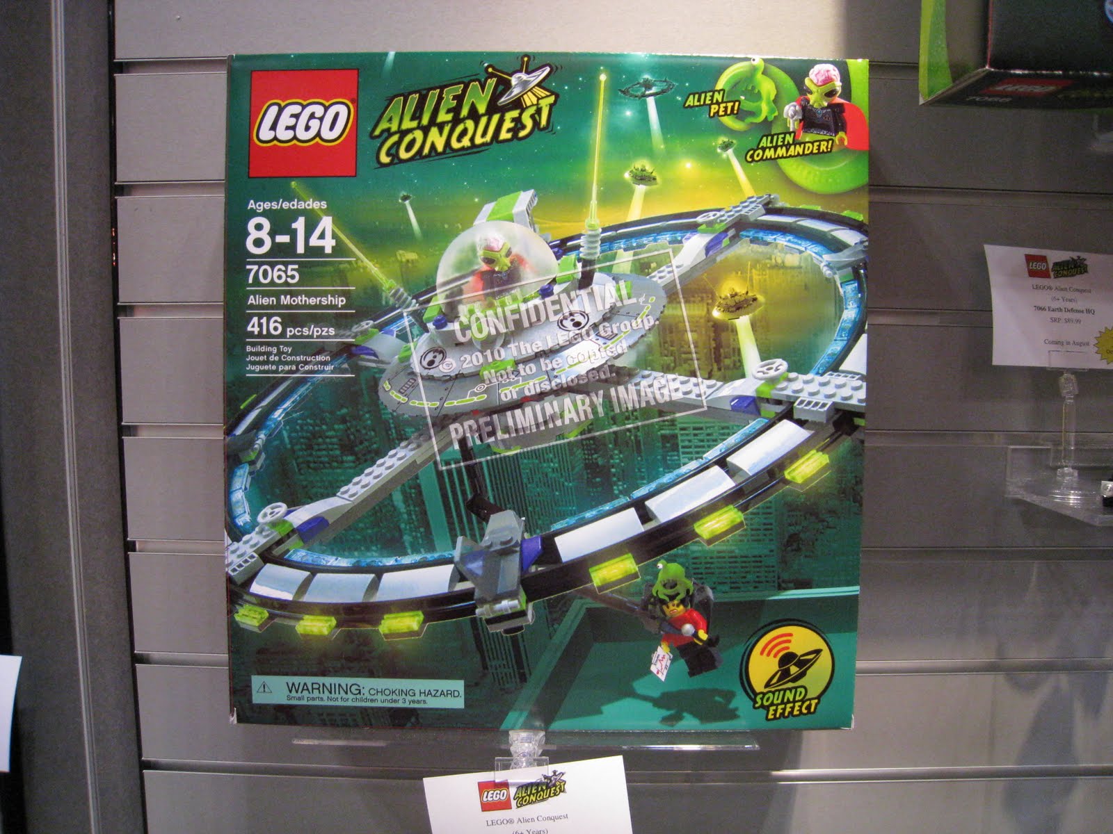 Lego: Alien Conquest! First Seen Here! - Gay NYC Dad