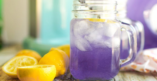 Esta limonada morada ayuda a aliviar los dolores de cabeza, las ...