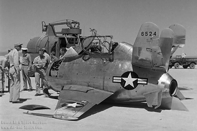 Airplanes in the skies + FAF history: XF-85 Goblin