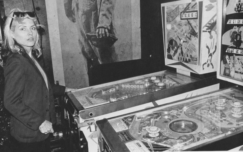 20 Candid Vintage Photographs of Rock Stars Playing Pinball ~ Vintage ...