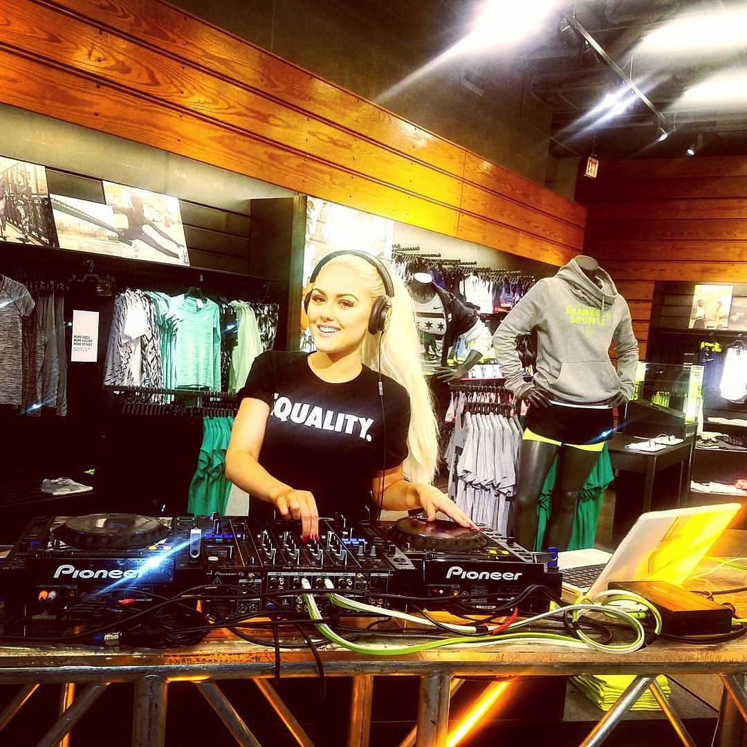 Dj Ze Roberto: Dj Kaila Troy / Destaque