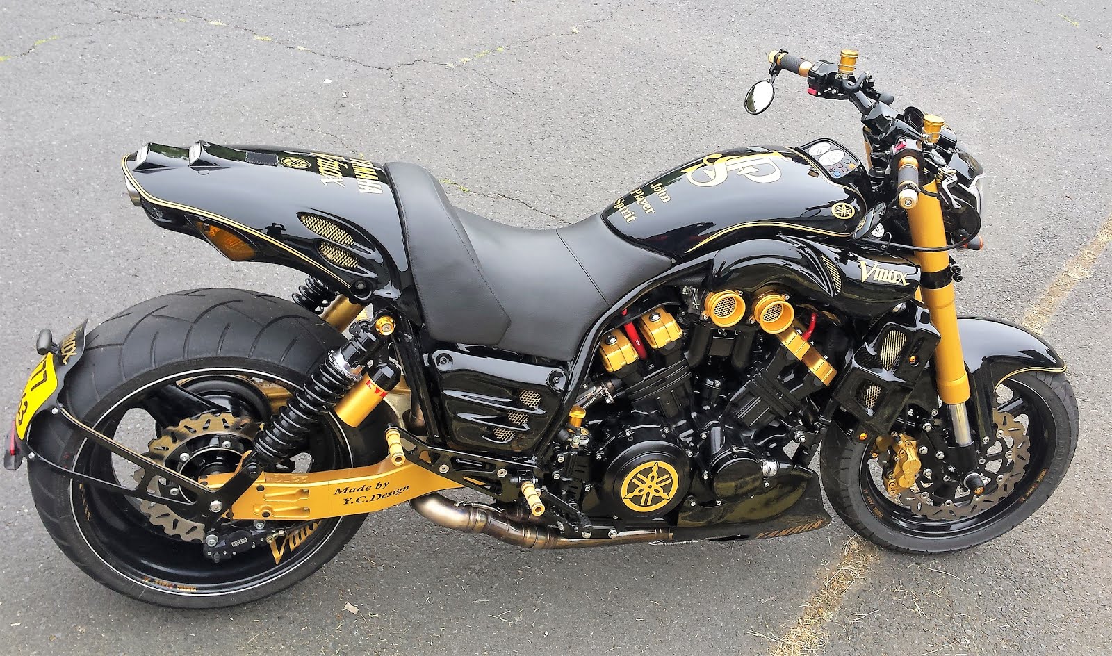 Y.C. Design: YAMAHA VMAX 1200 "JPS" 1986