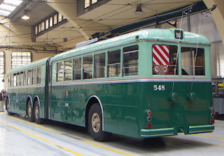 milanoneisecoli: La Filovia Fiat 2472 carrozzata Viberti, il "Vibertone"