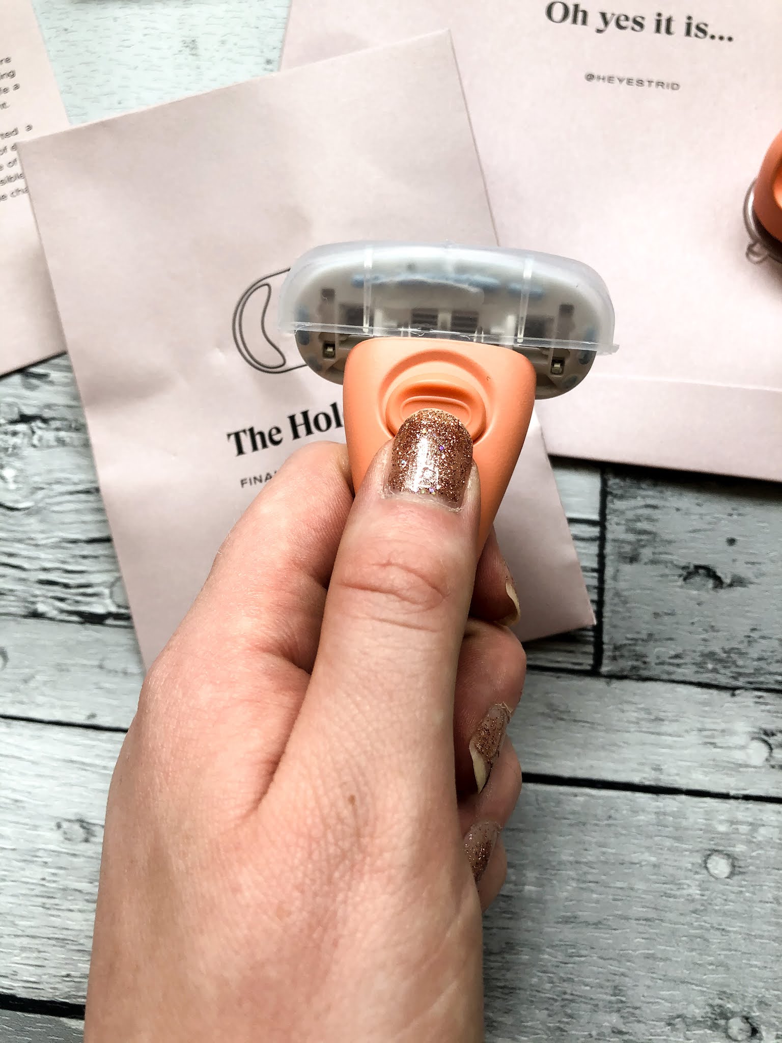 CHANGING THE RAZOR GAME WITH ESTRID - VEGAN AND SUSTAINABLE RAZOR FOR ...