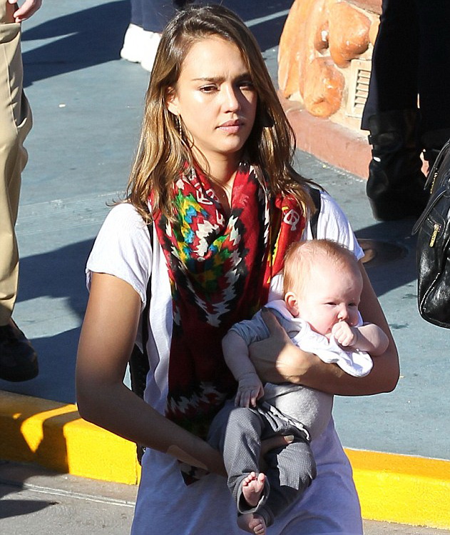Jessica Alba Her baby with magical day at Disneyland - celebstalk