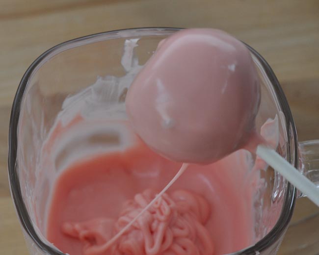 Beki Cook's Cake Blog: Neapolitan Cake Pops - Three Flavors in One Pop