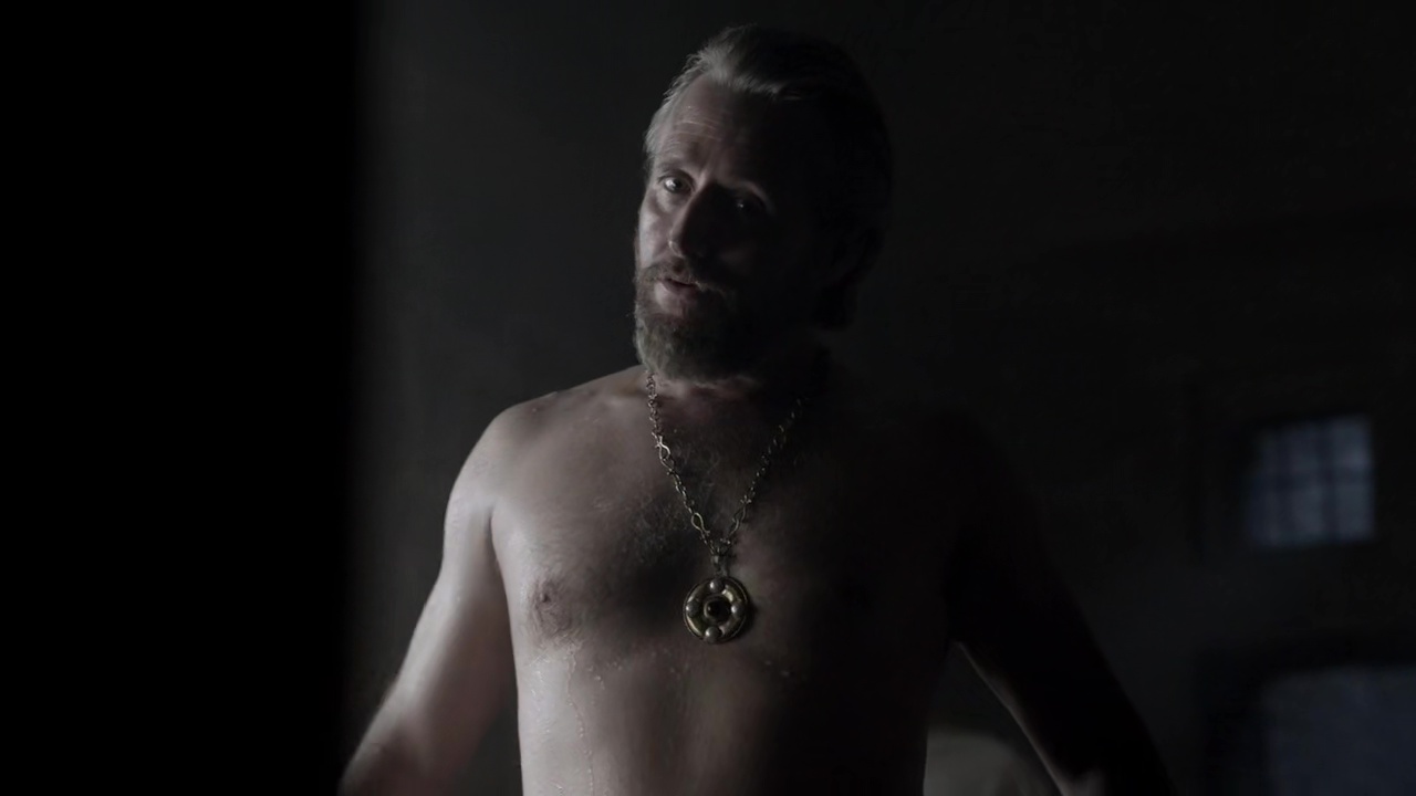 ausCAPS: Linus Roache shirtless in Vikings 2-03 "Treachery"
