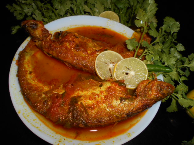 Paramita's Kitchen: Pabda Macher Jhal / Pabo Cat Fish Spicy Gravy ...