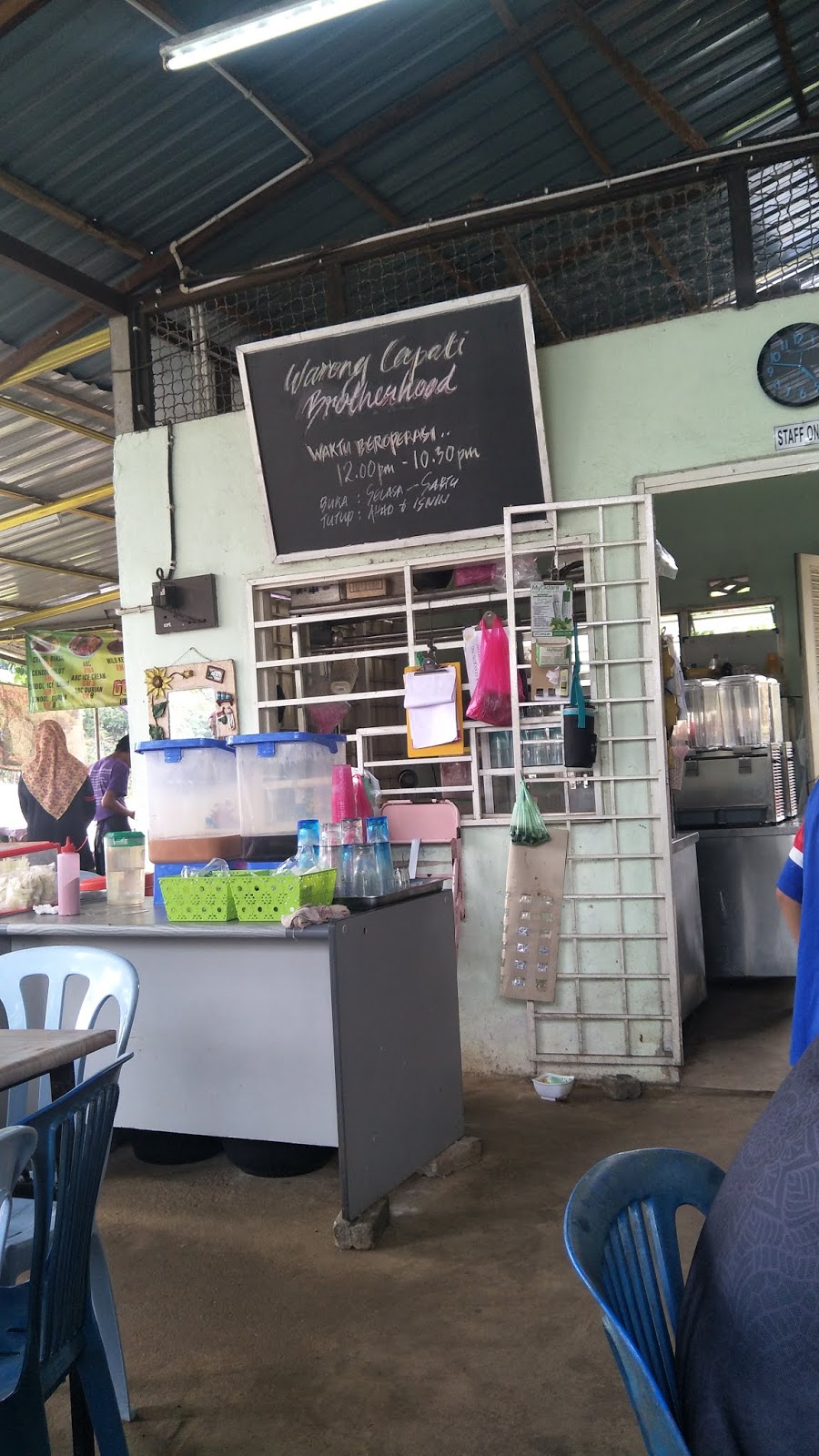 SINGGAH MAKAN DI WARUNG CAPATI BROTHERHOOD