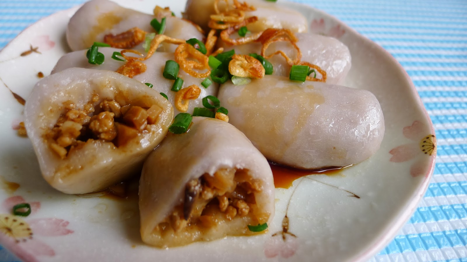 Veronica's Kitchen: Hakka "Yam Dumpling" - 客家芋仔粄