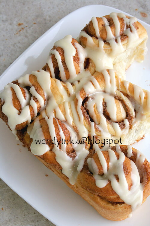 Table for 2.... or more: Clone of a Cinnabon - Cinnful rolls # 2