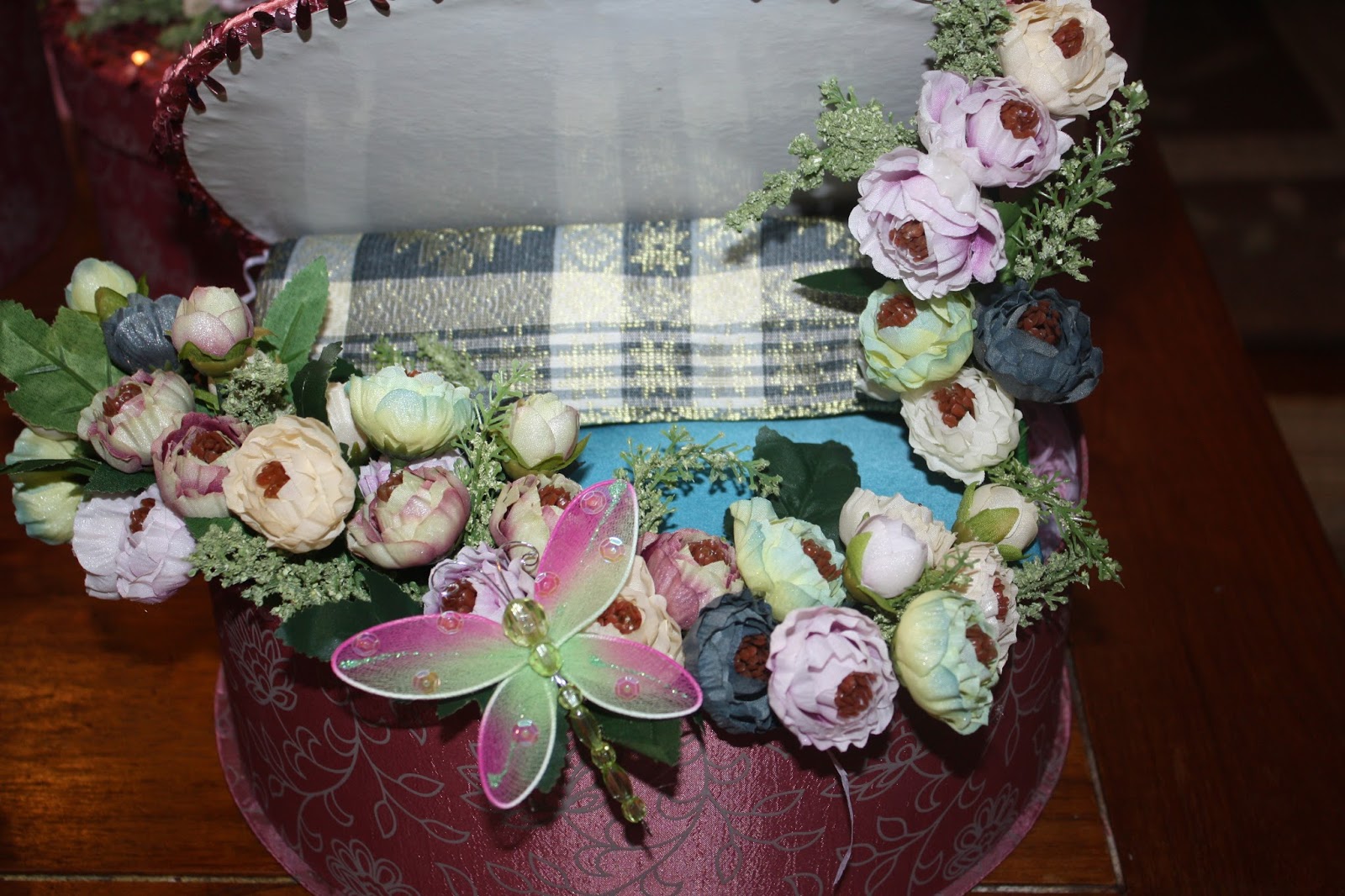 CENDERAHATI PERKAHWINAN/SOUVENIR/BUNGA DULANG DAN BUNGA PAHAR DIP