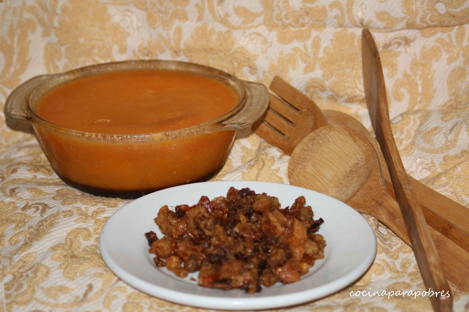 Chicharrones y manteca colorá, receta paso a paso