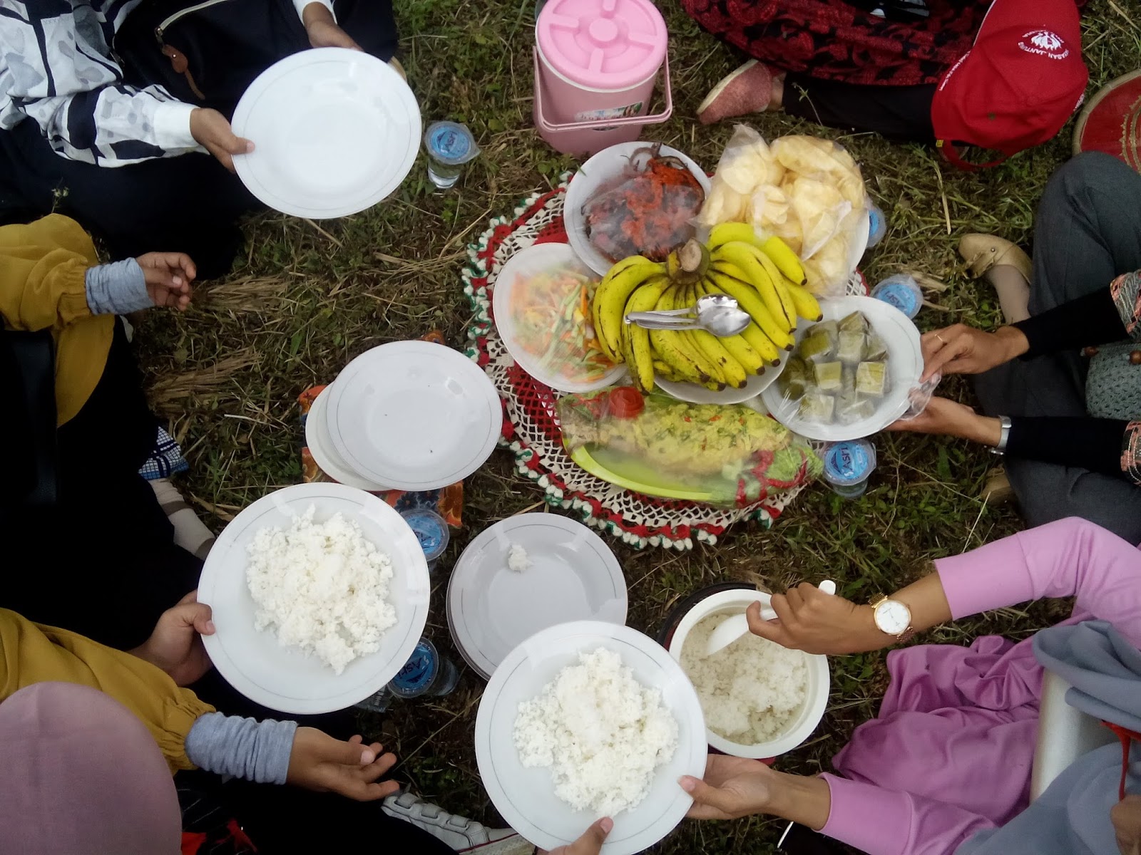 Sensasi Ikut Makan Bajamba di Ranah Minang Anggi Putri