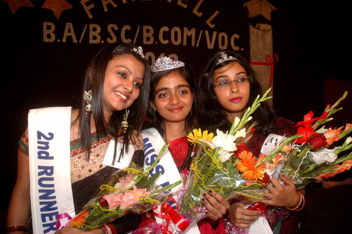 View Patna: Shivi crowned Miss Patna Women's College 2012