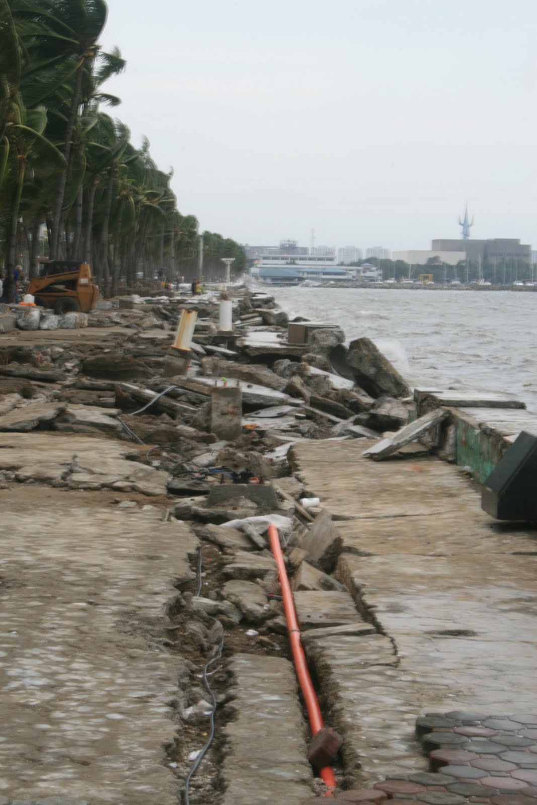 Chronicles of a Traveller: Baywalk (Manila Bay) after typhoon Pedring