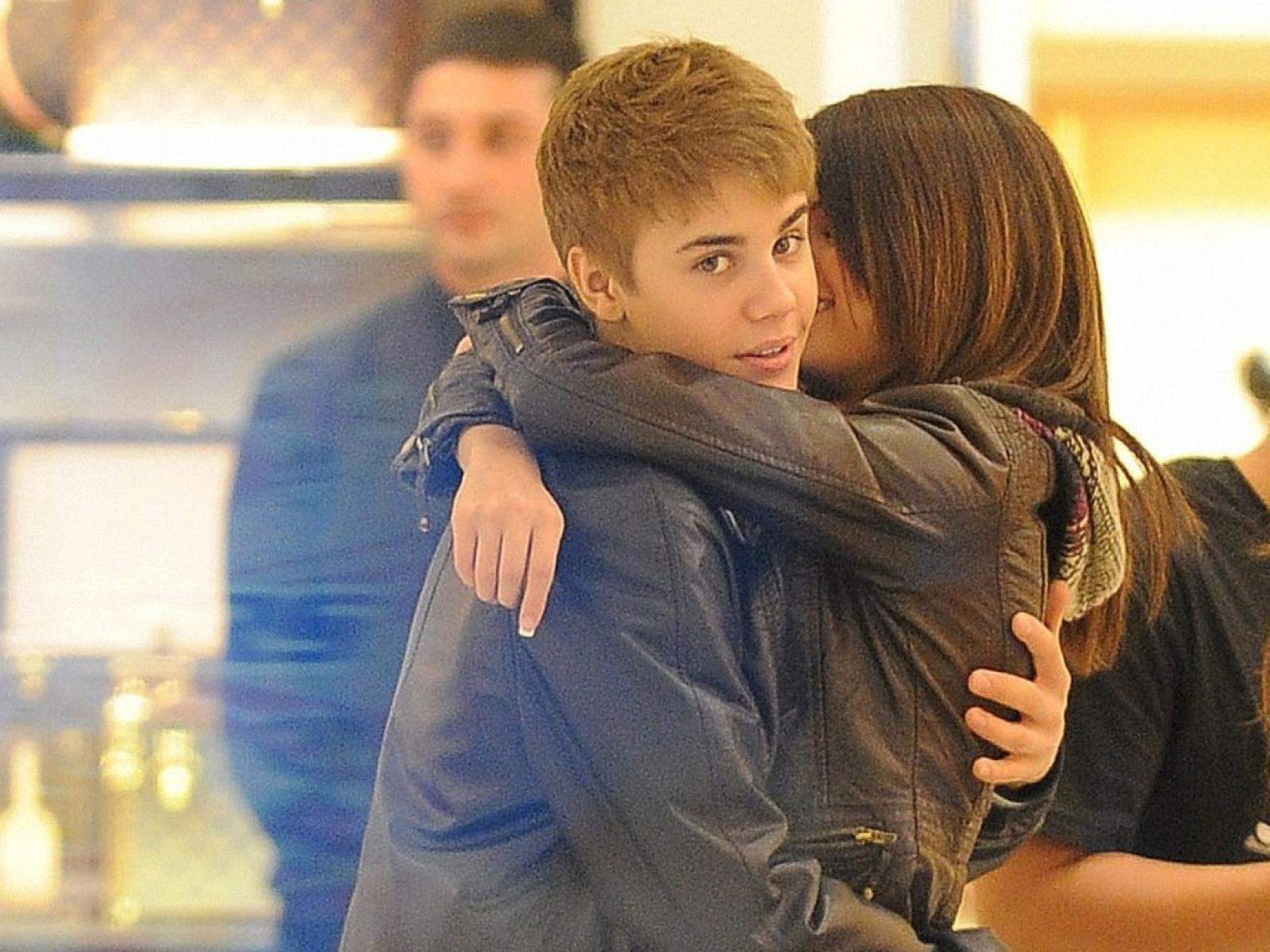 Wallpaper 666: Wallpaper Justin Bieber And Selena Gomez