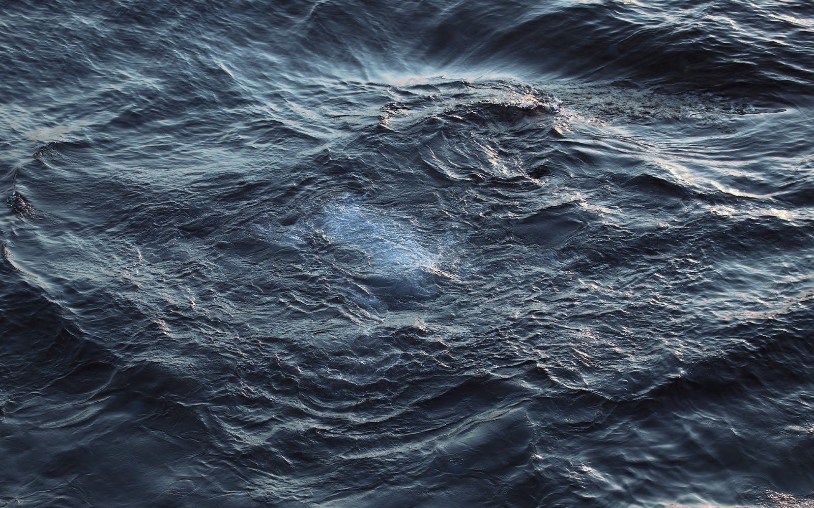 IMAGENES DEL AGUA EN LA NATURALEZA: IMAGEN DE MAR TENEBROSO