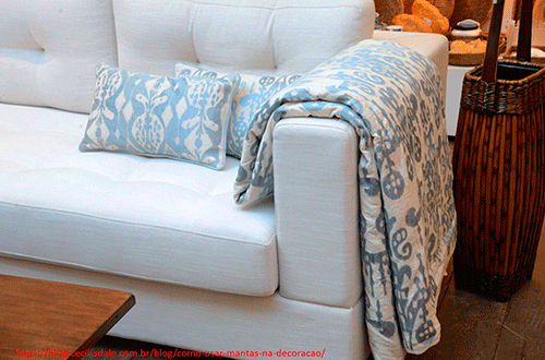 CARLOS DAMIANI: HOW TO LAY A DECORATIVE THROW OVER A COUCH?