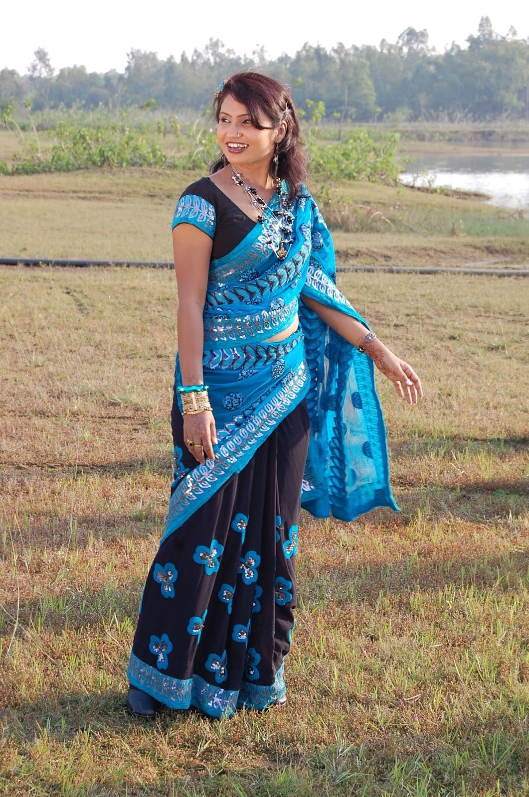 Chhattisgarh's Page 3: Mona Sen Chhattisgarhi Actress In Bridal Look