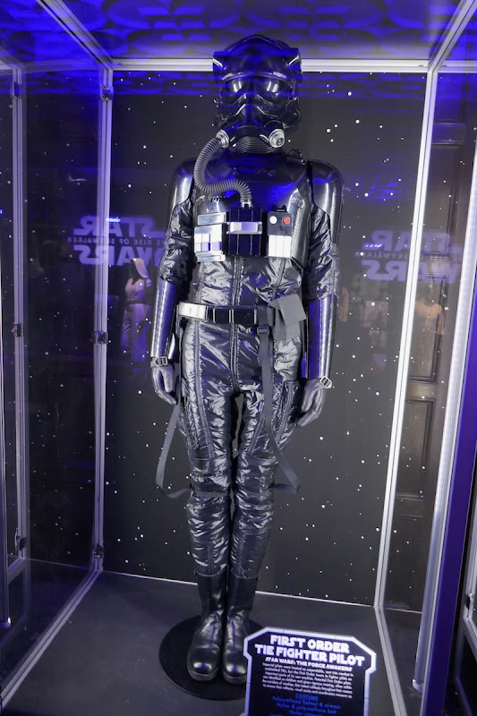 Hollywood Movie Costumes and Props: Rey and Kylo Ren costumes from Star ...