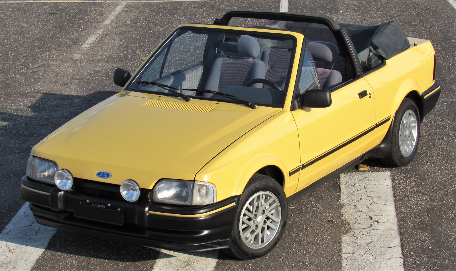 Voltamos 30 anos no tempo com o Ford Escort XR3 1.8 Conversível!