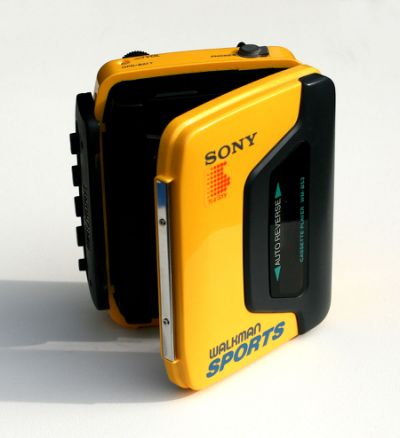 80-90-Music-Lifeblog-Fashion-clothings-giochi-video-films: Il walkman ...