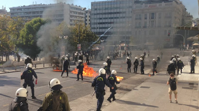 ΤΩΡΑ... ΑΝΑΡΧΙΚΟΙ ΚΑΙΝΕ ΚΑΙ ΣΠΑΝΕ ΑΥΤΟΚΙΝΗΤΑ ΚΑΙ ΜΑΓΑΖΙΑ ΣΤΗΝ ΠΛΑΤΕΙΑ ...