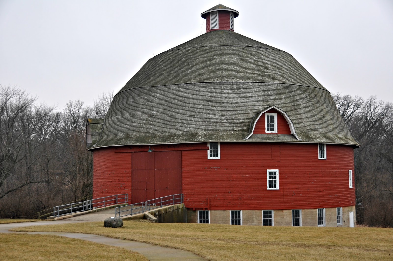 Off the Beaten Path in Illinois: Dr. Ryan's Round Barn