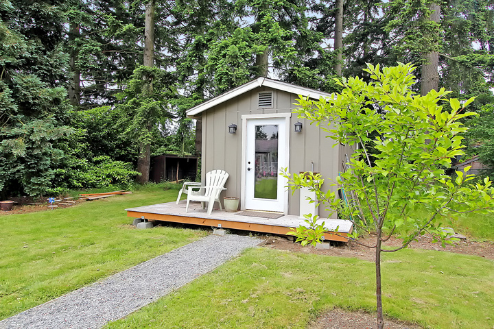 Le Petit Chateau: Backyard Cottages