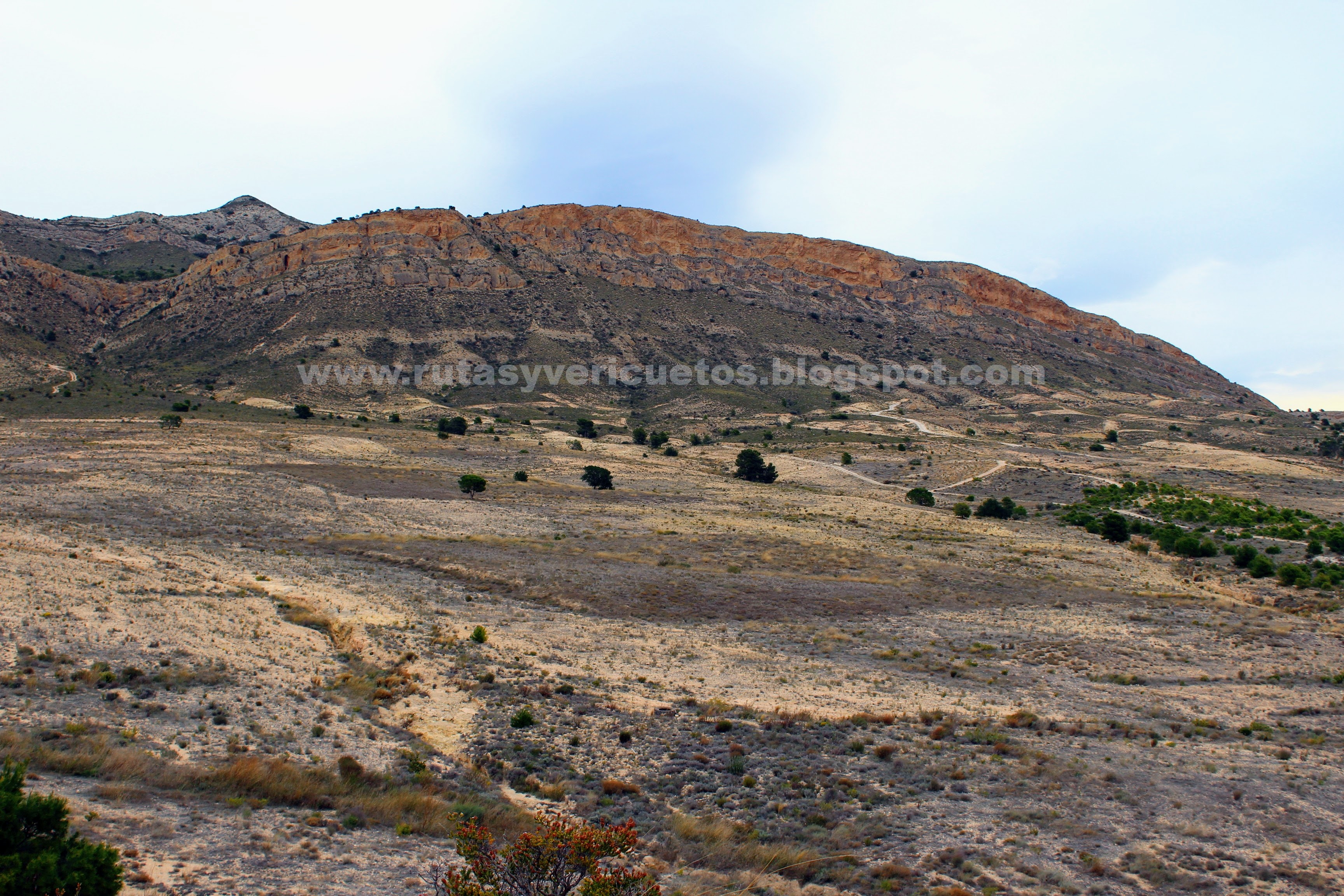 RUTAS Y VERICUETOS: ITINERARIO POR LES PENYES ROGES