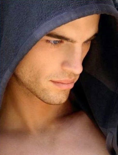 L'Homme du Jour: ANDREW BRIEDIS