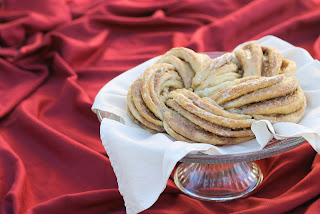 Step by Step Gourmet: Cinnamon Rose Bread