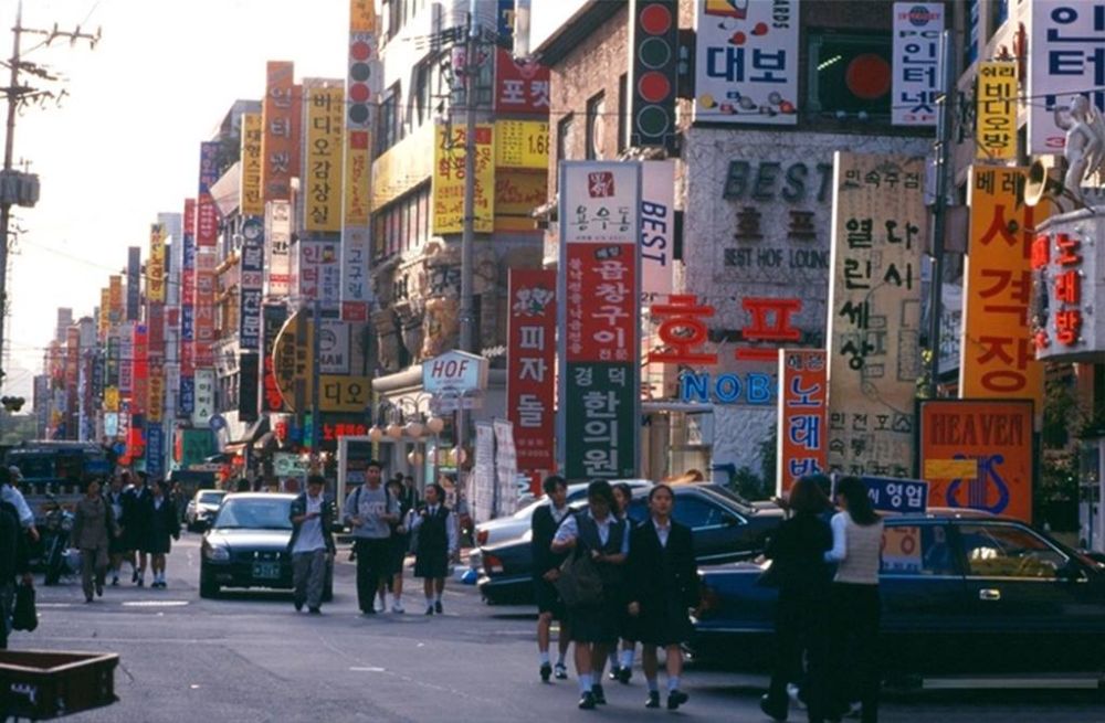 50 Candid Photographs That Capture Street Scenes of South Korea From ...