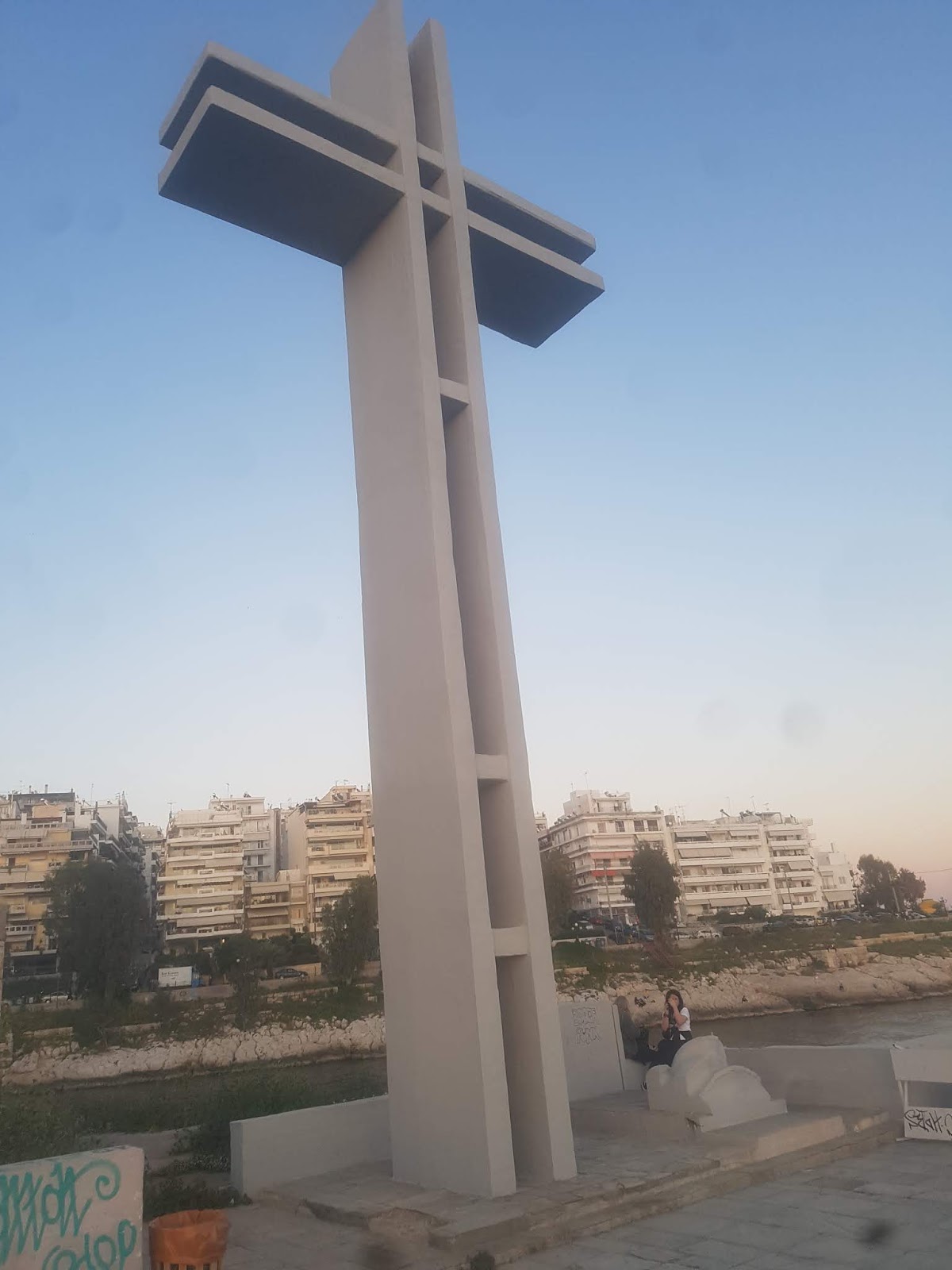 Ο Σταυρός του Πειραιά