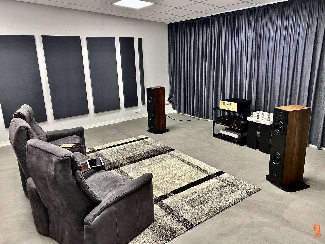 New Pylon Audio Show Room – M & S | Ultimate High-Fidelity