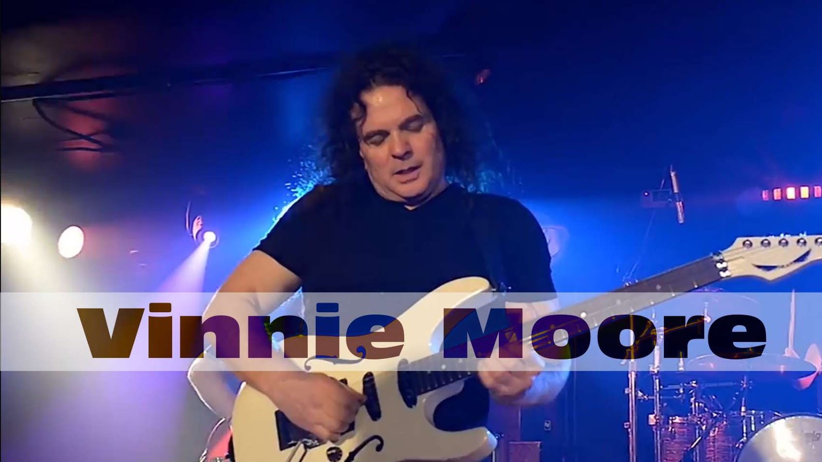 Vinnie Moore: THE MAZE - Detroit 2017 - stunning version by the master ...