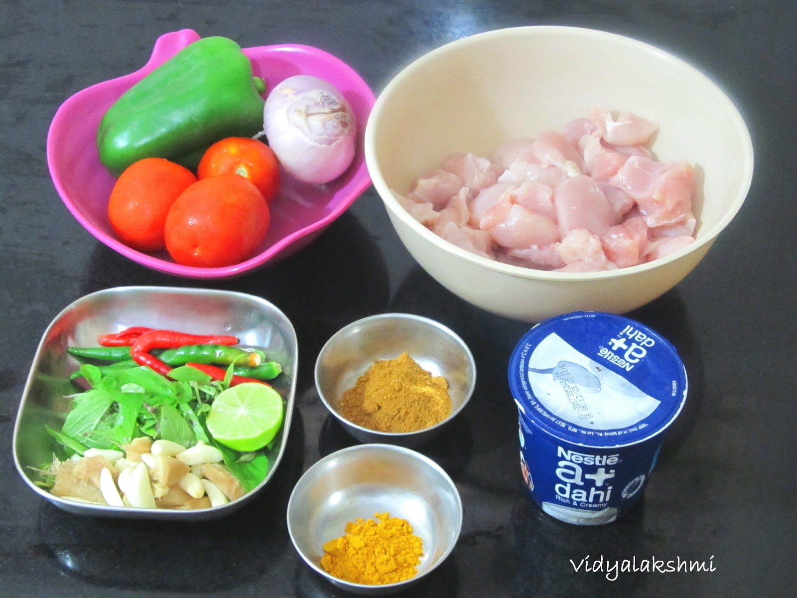 Basil Garlic Chicken Tikka (Lasooni Basil Murgh Tikka)