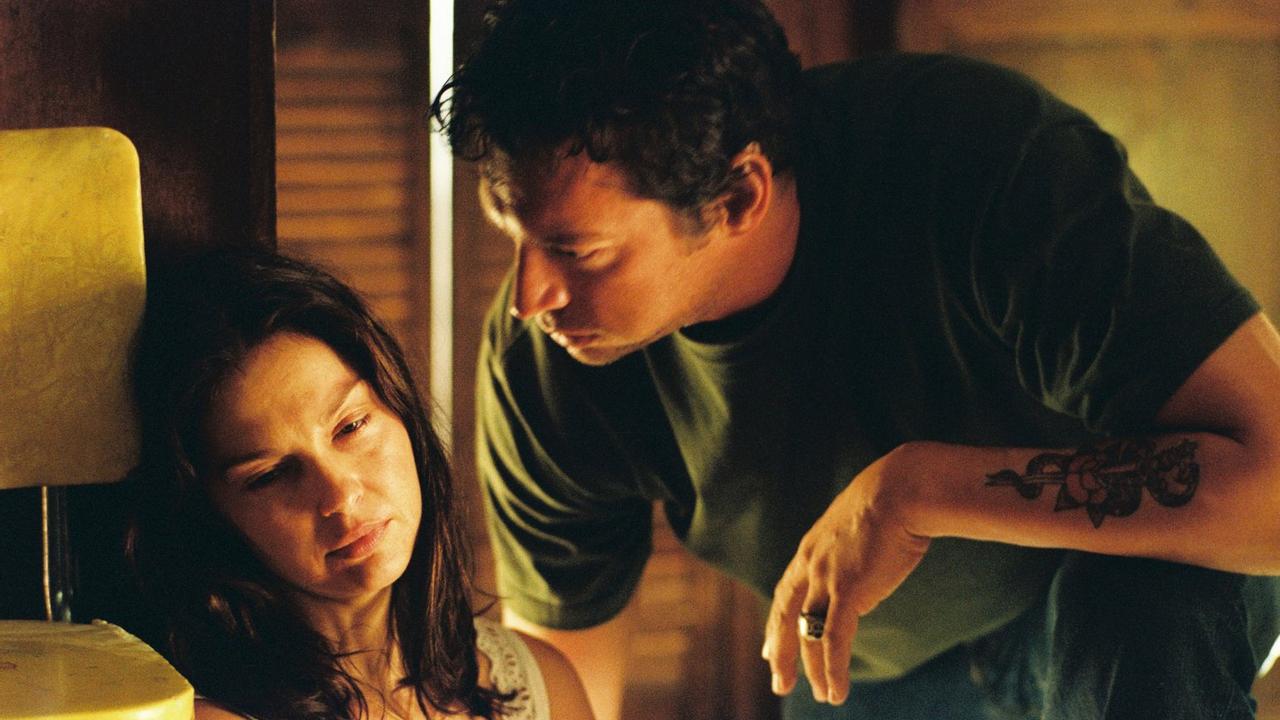 Passion for Movies: Bug [2006] – A Profoundly Disturbing Claustrophobic ...