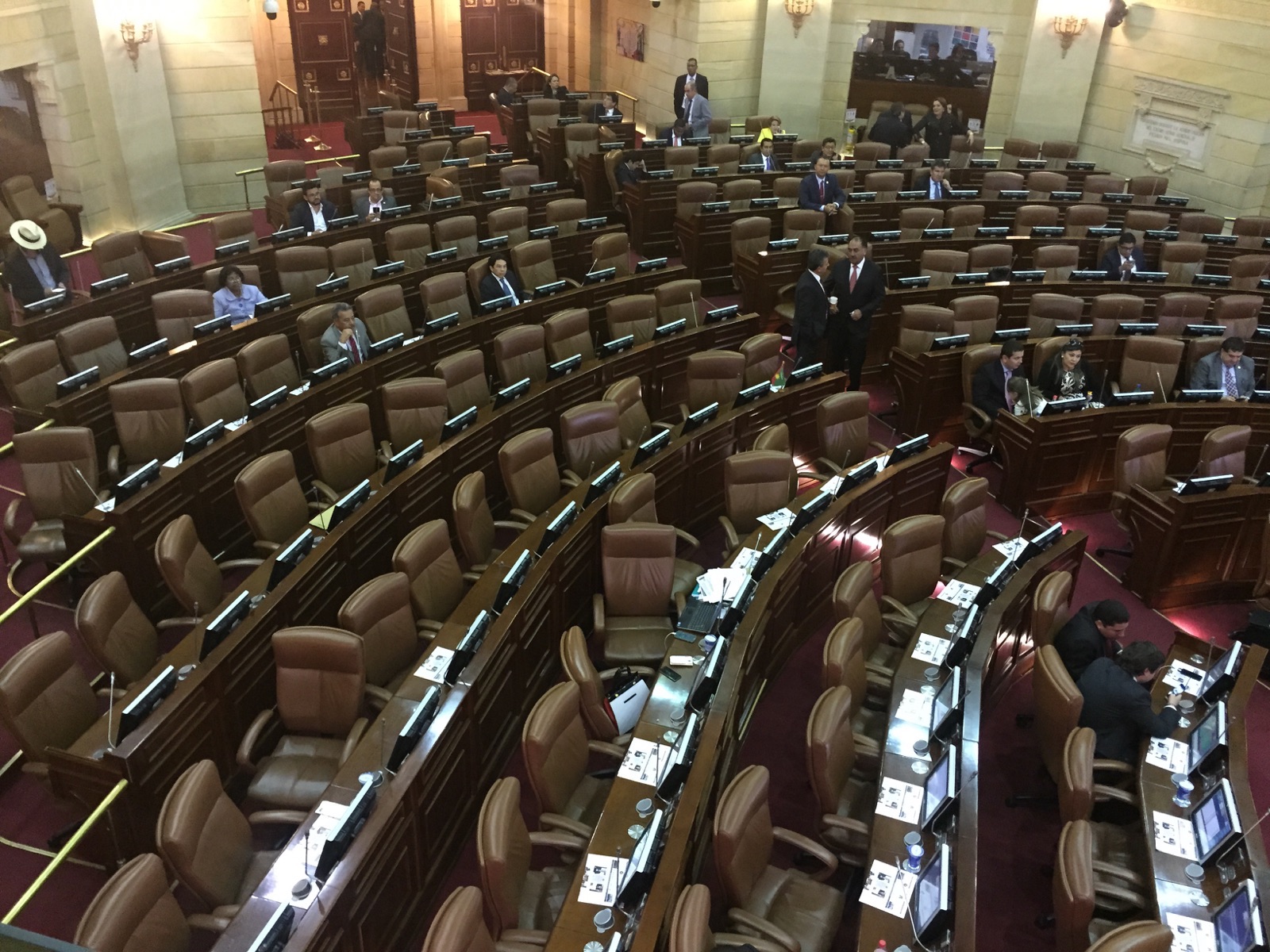 Otra Vez Les Subieron El Sueldo A Los Congresistas En Colombia
