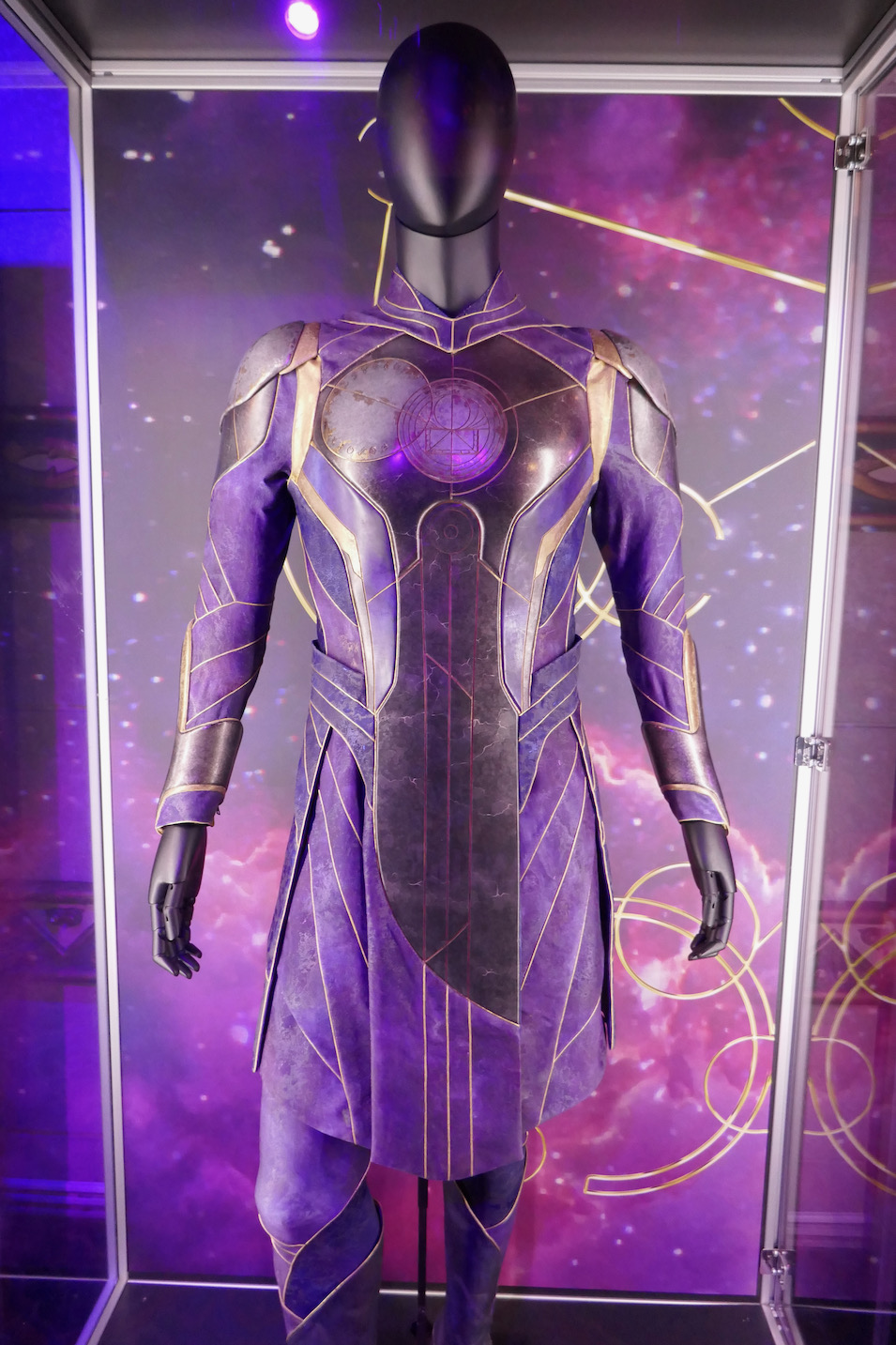 Hollywood Movie Costumes and Props: Kumail Nanjiani's Kingo costume ...